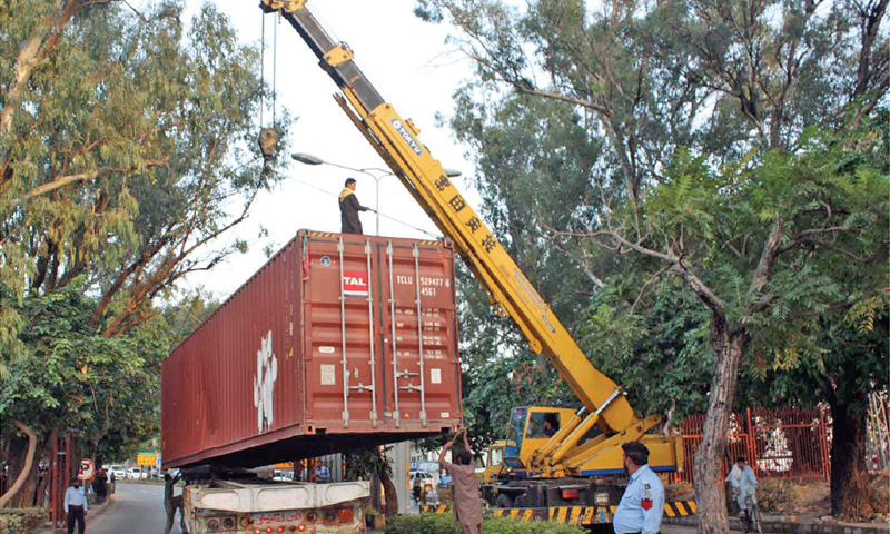 Commuters have free access to Red Zone - Pakistan - DAWN.COM