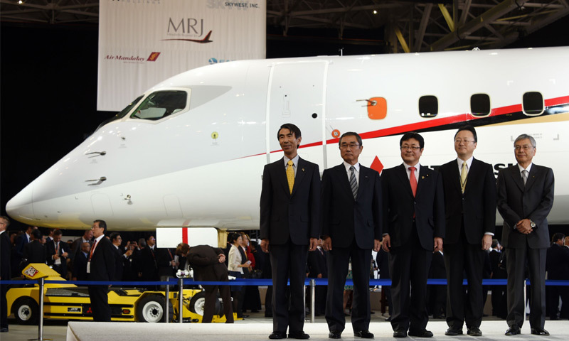 Japan unveils first passenger jet in four decades - Newspaper - DAWN.COM