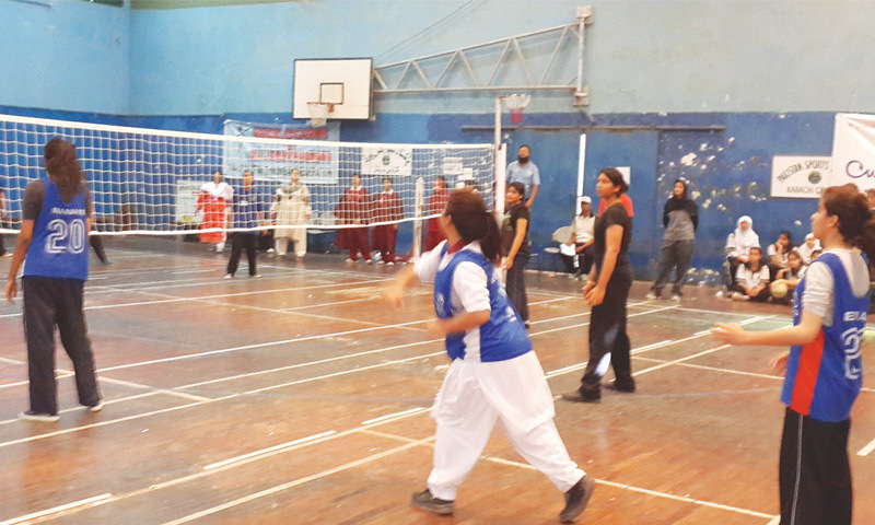 Girls throwball in semi-final stage - Newspaper - DAWN.COM