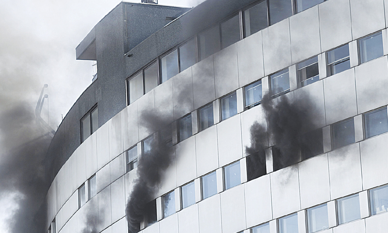 Fire ravages iconic French radio building - Newspaper - DAWN.COM