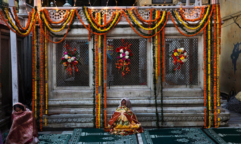 The dargah in Delhi - World - DAWN.COM