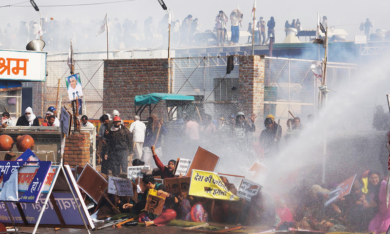 Police clash with supporters of guru in India; 190 injured - Newspaper ...