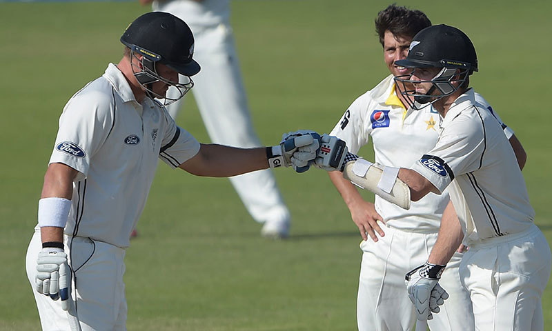 McCullum, Williamson lead run-feast against Pakistan - Sport - DAWN.COM