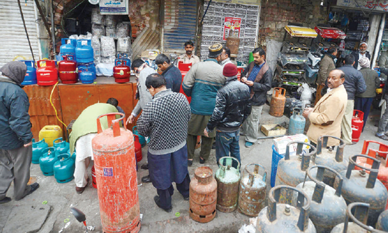 Gas shortages spark protests - Newspaper - DAWN.COM