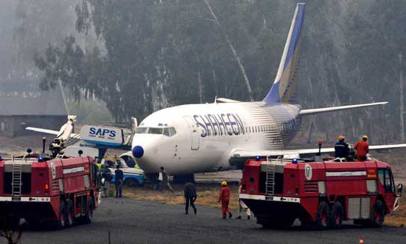 Plane escapes disaster at Lahore airport - Pakistan - DAWN.COM