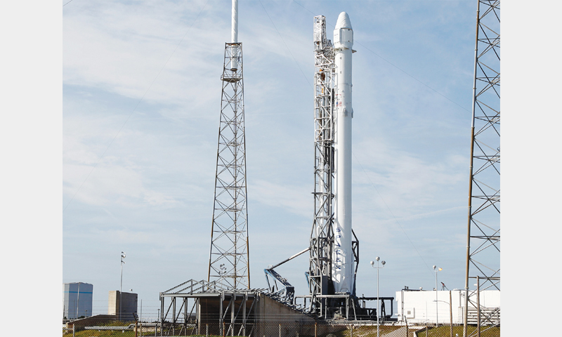 Rocket glitch forces SpaceX to abort landmark launch - Newspaper - DAWN.COM