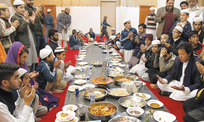 Imran asks people to donate money in charity - Pakistan - DAWN.COM