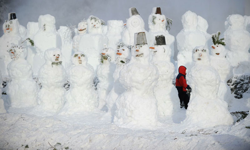 Saudi cleric says building snowmen 'anti-Islamic' - World - DAWN.COM