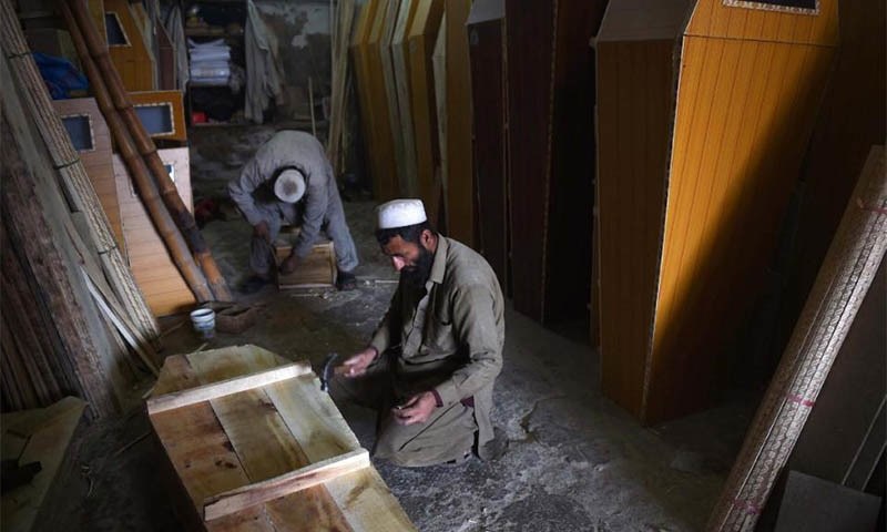Deadly attacks drive Pakistan coffin boom - Pakistan - DAWN.COM