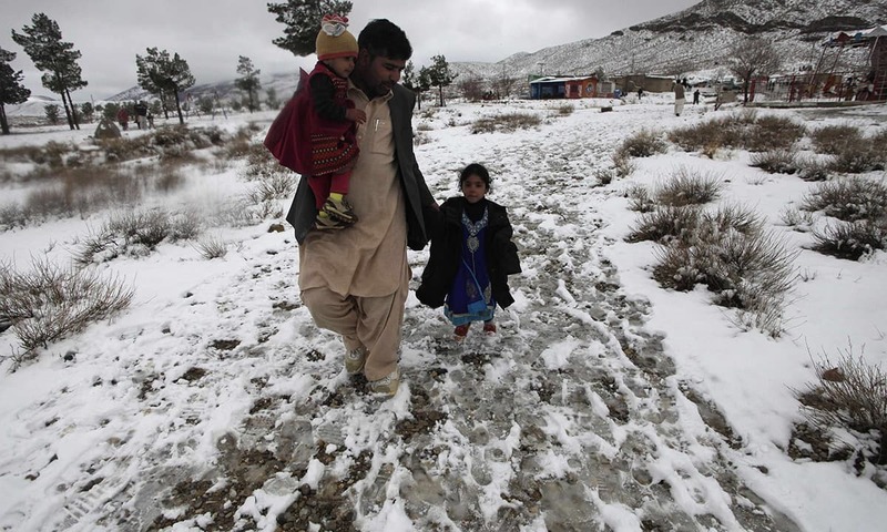 Quetta welcomes first snowfall of the season - Multimedia - DAWN.COM