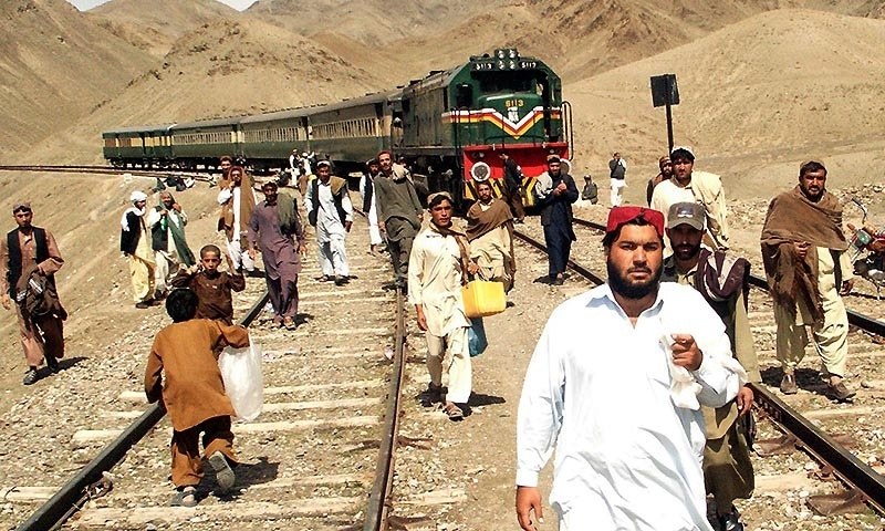 Jaffar Express narrowly escapes blast in Quetta - Pakistan - DAWN.COM
