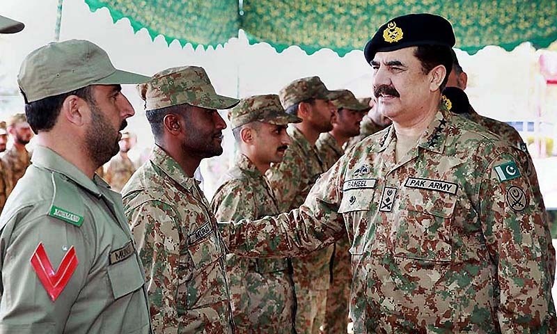 Army chief for stepping up Pak-Afghan border coordination - Pakistan ...