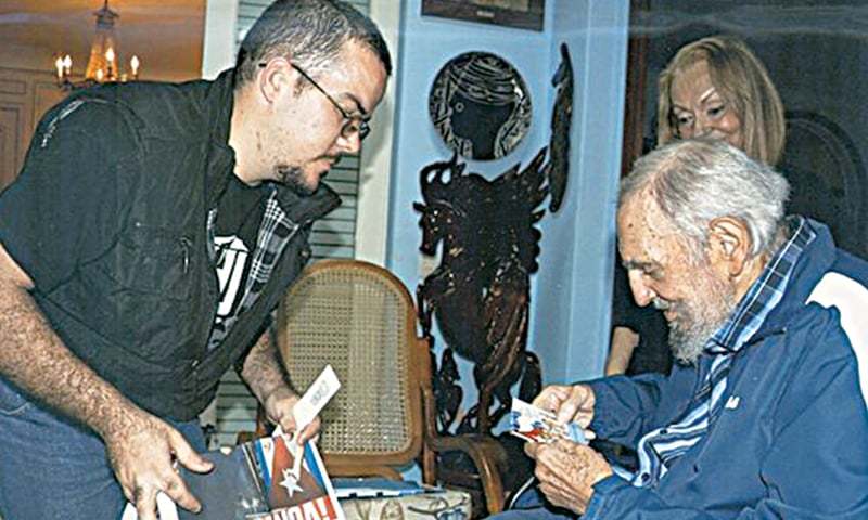 Fidel Castro seen in photos for first time in months - World - DAWN.COM