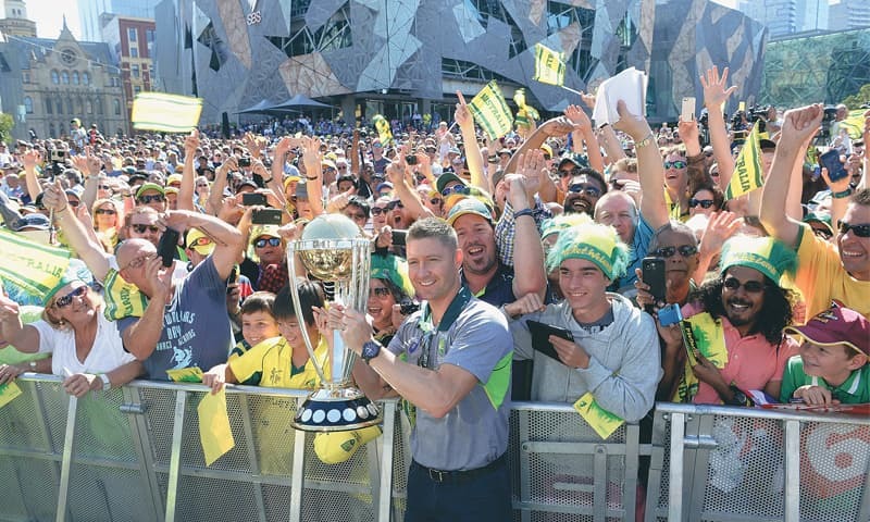 Jubilant Aussies parade Melbourne streets with World Cup - Sport - DAWN.COM