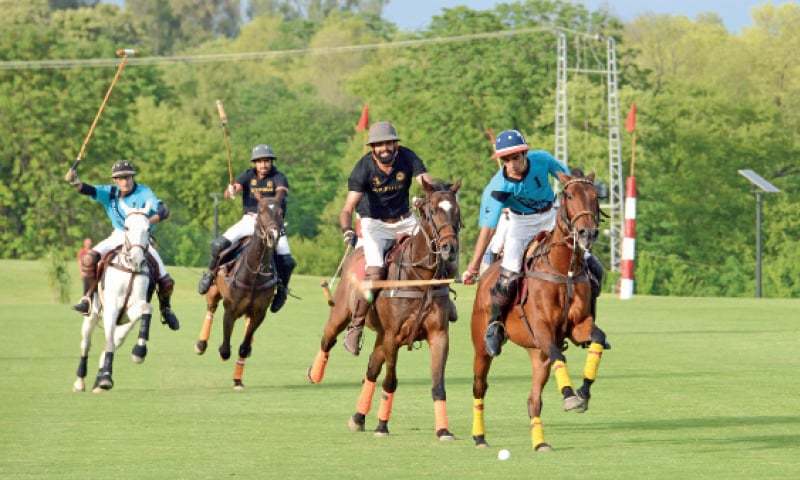 Spectators enjoy thrilling polo match - Newspaper - DAWN.COM
