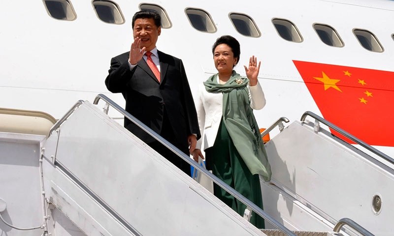 Go Green: The Chinese first lady's style screams brotherhood - Pakistan ...