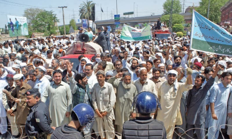 Police use tear gas, batons to break protest in Peshawar - Pakistan ...