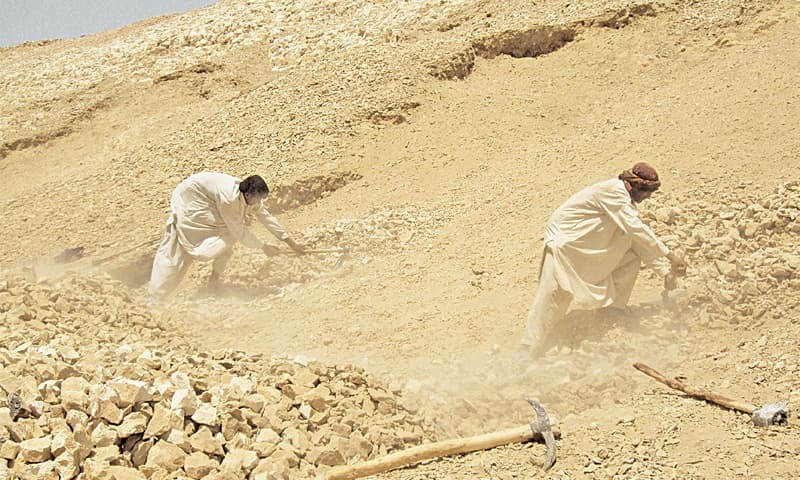 Kot Diji’s limestone quarries: Under the grind - Newspaper - DAWN.COM