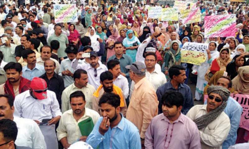 Health workers protest ‘strict monitoring’ - Newspaper - DAWN.COM