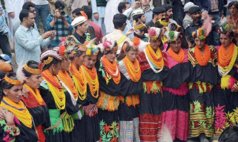 Lots of singing and dance at Chitral festival - Newspaper - DAWN.COM
