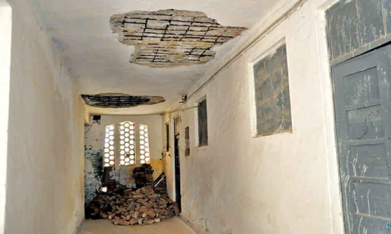 Decades-old college hostel in rundown condition - Pakistan - DAWN.COM
