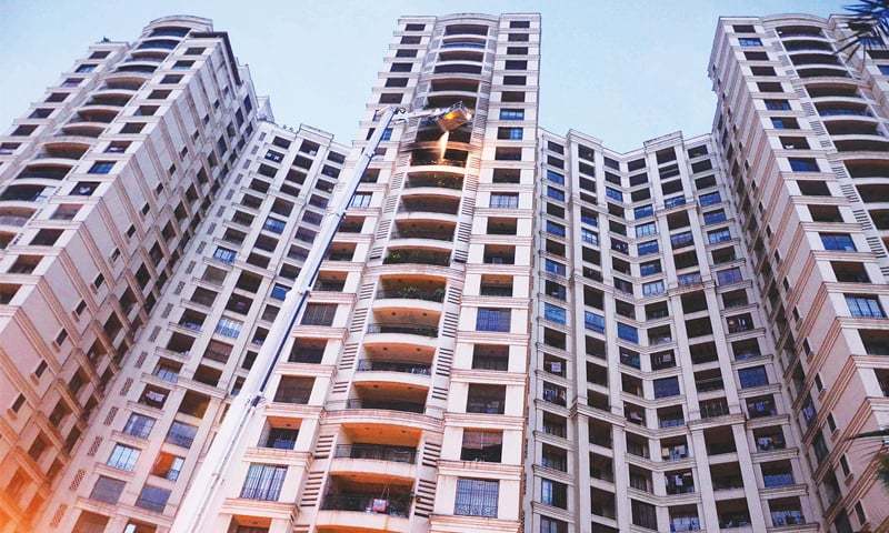 Blaze in high-rise building claims seven lives in Mumbai - World - DAWN.COM