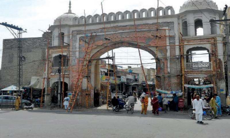 Farid Gate — monument turned into an eyesore - Pakistan - DAWN.COM