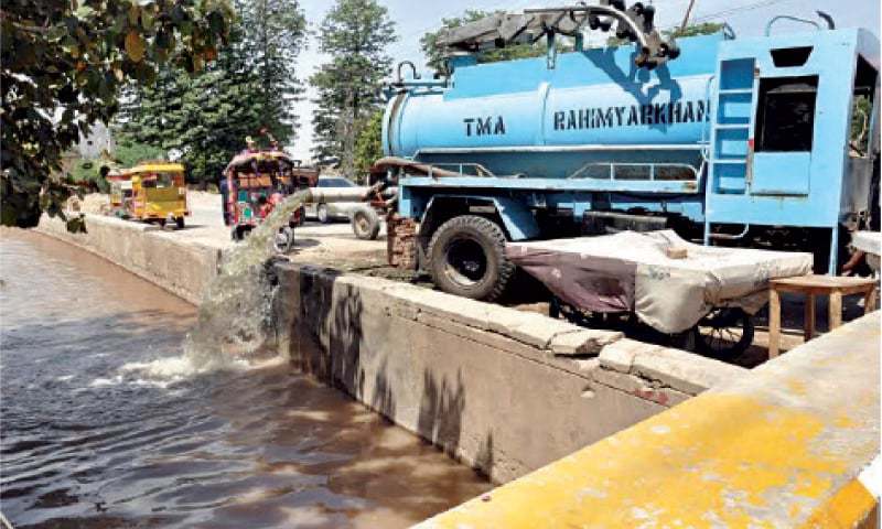 Villagers suffer as sewage disposed of in canal - Newspaper - DAWN.COM