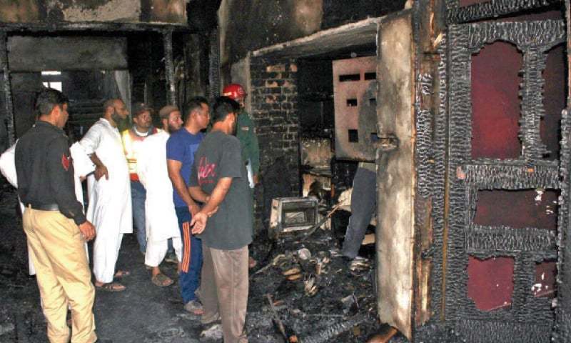 Death of entire family by suffocation makes fire suspicious - Pakistan ...