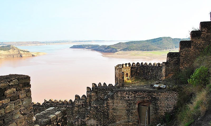 Ramkot Fort: The crumbling giant of Azad Kashmir - DAWN.COM