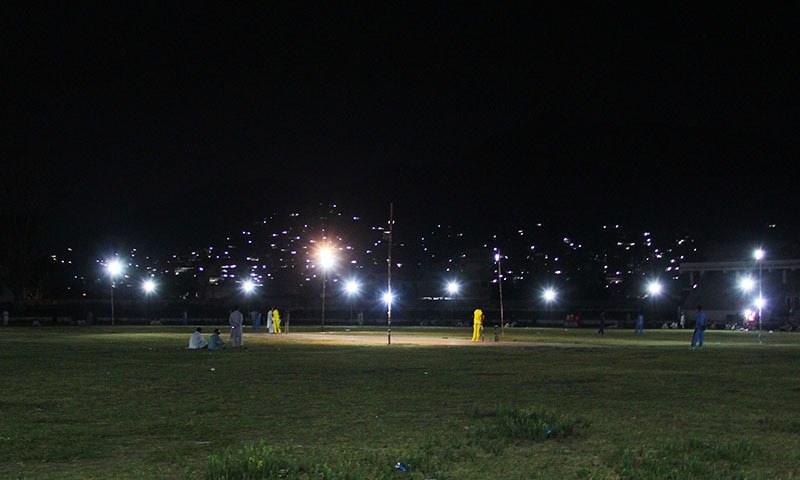 Night cricket tourney attracts crowds - Pakistan - DAWN.COM