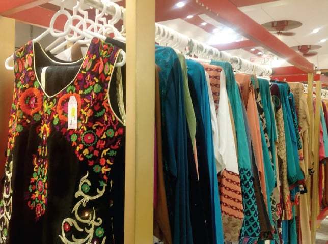 Traditional dresses with delicate handiwork fascinate women - Newspaper ...