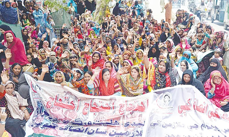 LHWs demand three-month salaries - Newspaper - DAWN.COM