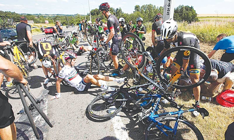 Rodriguez wins crash-marred third stage - Newspaper - DAWN.COM