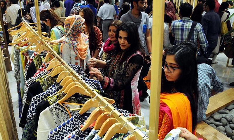Buyers throng major markets - Pakistan - DAWN.COM