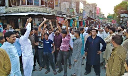 Traders plan strikes against tax on bank transactions - Pakistan - DAWN.COM