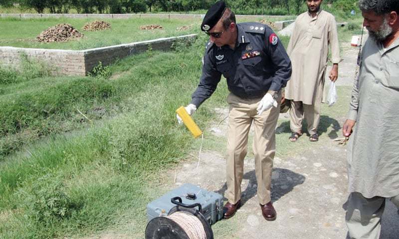 Three IEDs defused in Peshawar - Newspaper - DAWN.COM