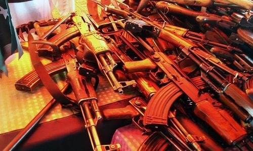 Two dozen Baloch 'militants' lay down their weapons - Pakistan - DAWN.COM