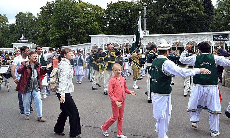 Pak military band performance admired in Russia - Pakistan - DAWN.COM