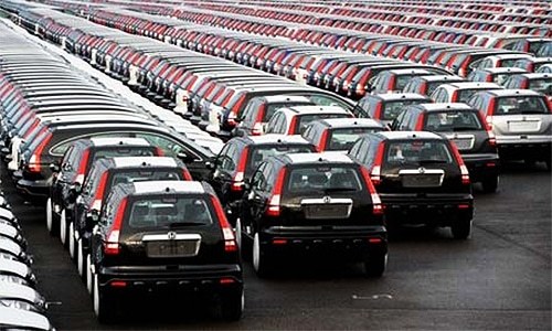 US auto workers get first raise in a decade - Business - DAWN.COM