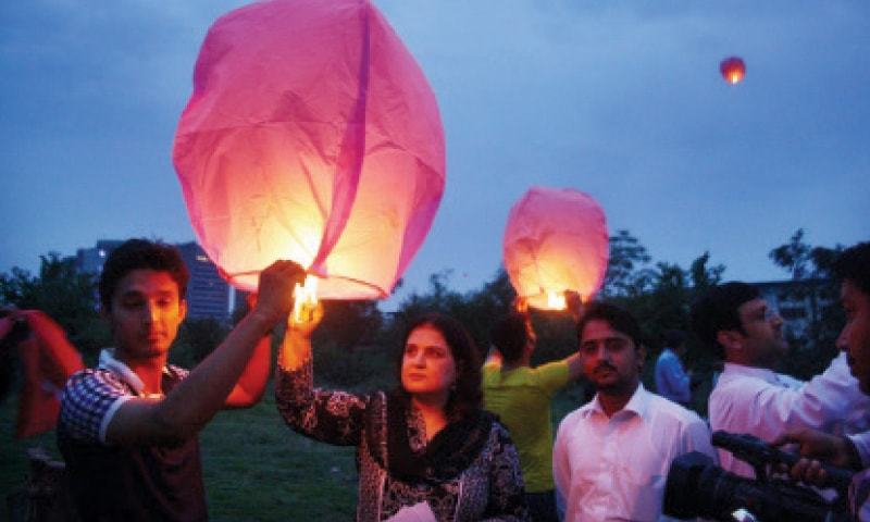 Tributes paid to Karsaz victims - Newspaper - DAWN.COM