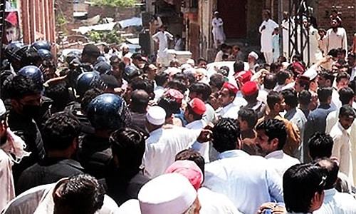 Sectarian clash leaves 10 injured - Pakistan - DAWN.COM