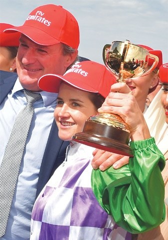 Payne first female jockey to win Melbourne Cup - Newspaper - DAWN.COM