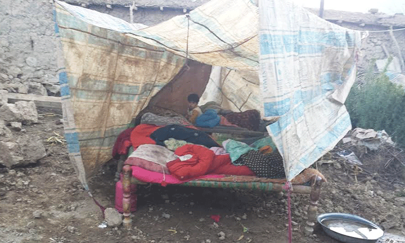 In numbing cold, Chitral's homeless sleep amidst rubble - Pakistan ...