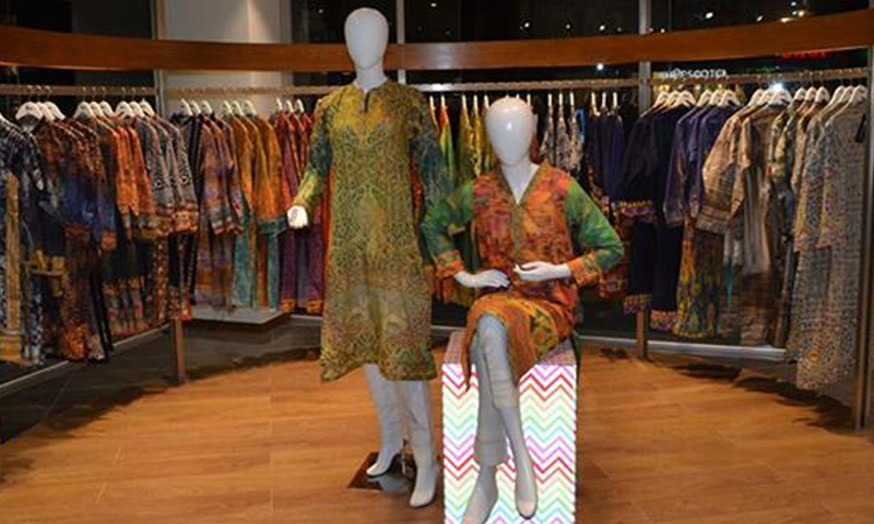 From 'kapray ki thaan' to display racks and visual merchandising ...