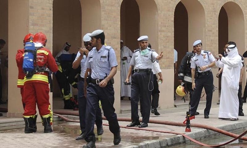 Firefighters put out blaze at 32-story building in Dubai - World - DAWN.COM