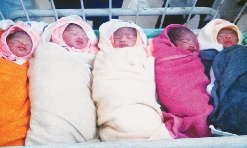 Woman gives birth to quintuplets in Karachi - Pakistan - DAWN.COM