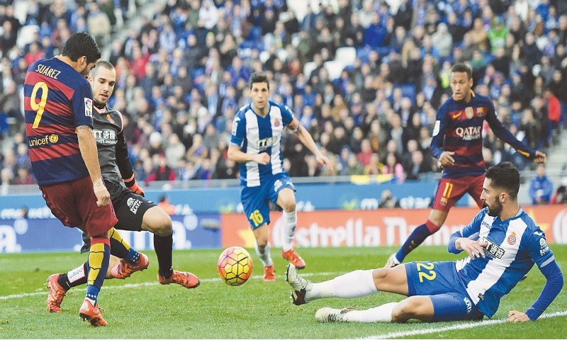 Espanyol put brakes on Barca, Atletico go top - Newspaper - DAWN.COM