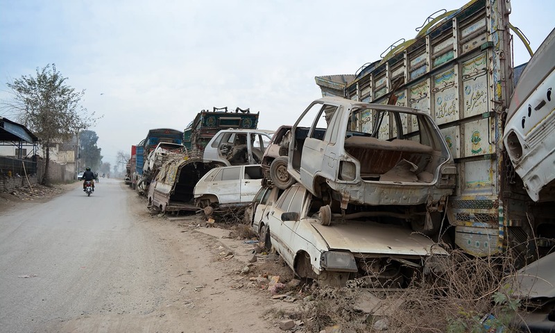 How Peshawar policemen get away with driving 'borrowed' luxury cars ...