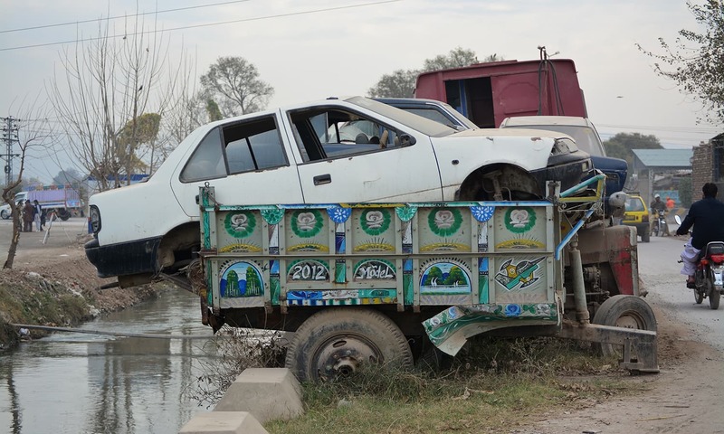 How Peshawar policemen get away with driving 'borrowed' luxury cars ...